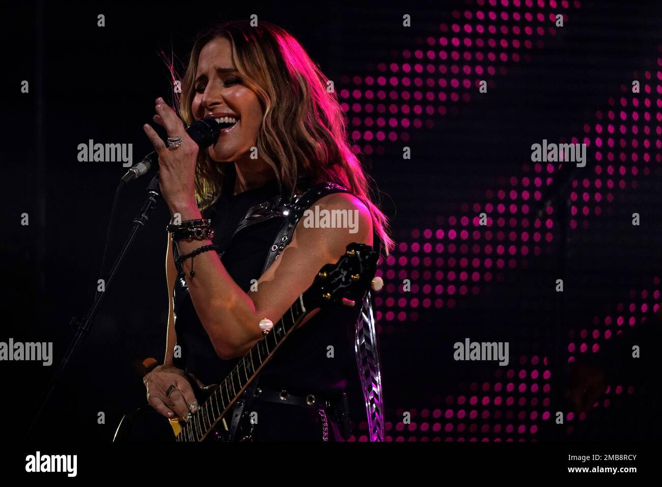 Emily Strayer of The Chicks performs at Hollywood Casino Amphitheatre ...