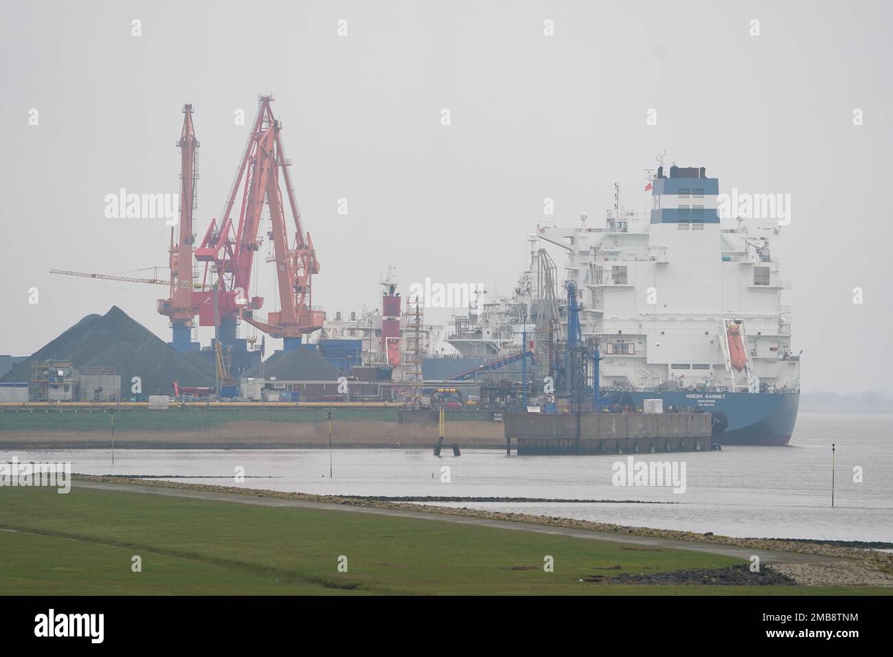 20 January 2023, Schleswig-Holstein, Brunsbüttel: The floating LNG ...
