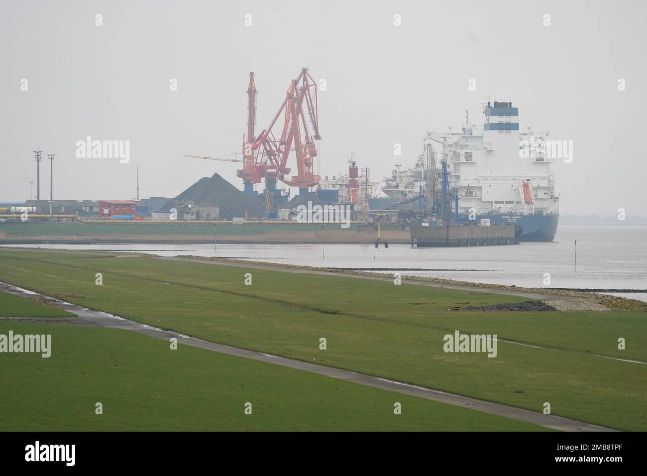 20 January 2023, Schleswig-Holstein, Brunsbüttel: The floating LNG ...