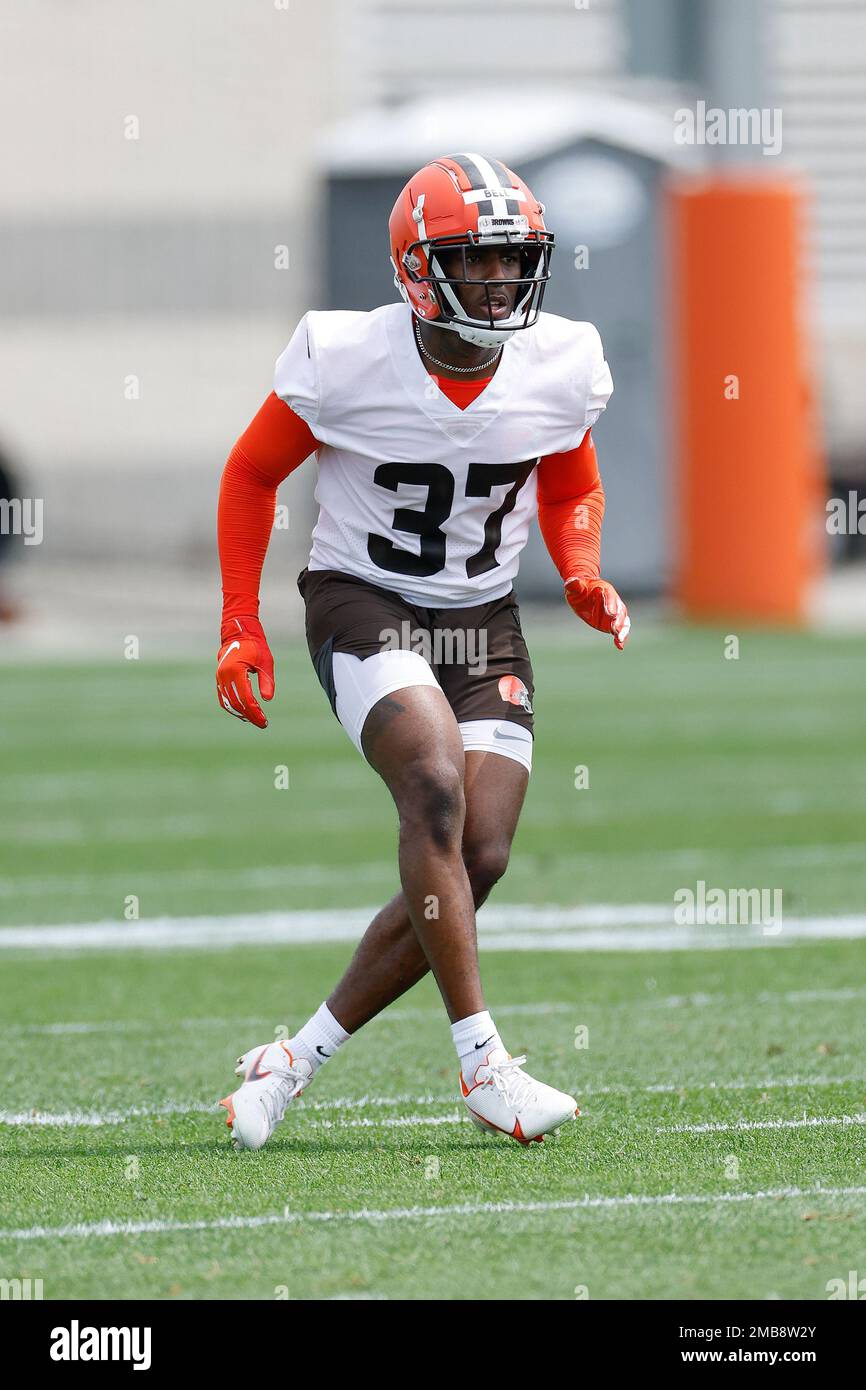 Cleveland Browns' D'Anthony Bell takes part in drills at the NFL ...