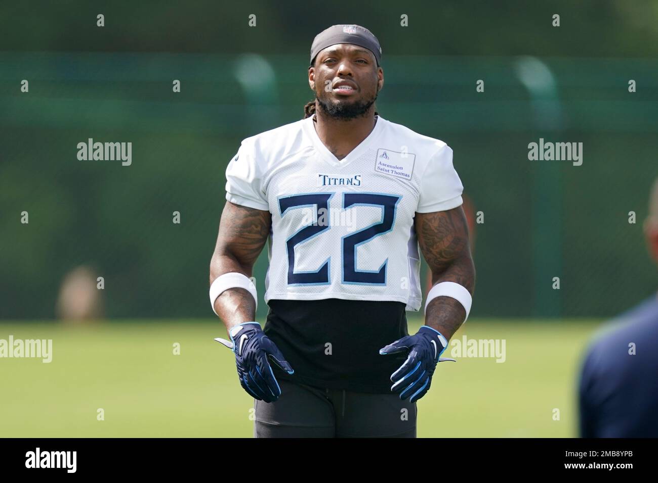 Tennessee Titans running back Derrick Henry warms up at the NFL ...