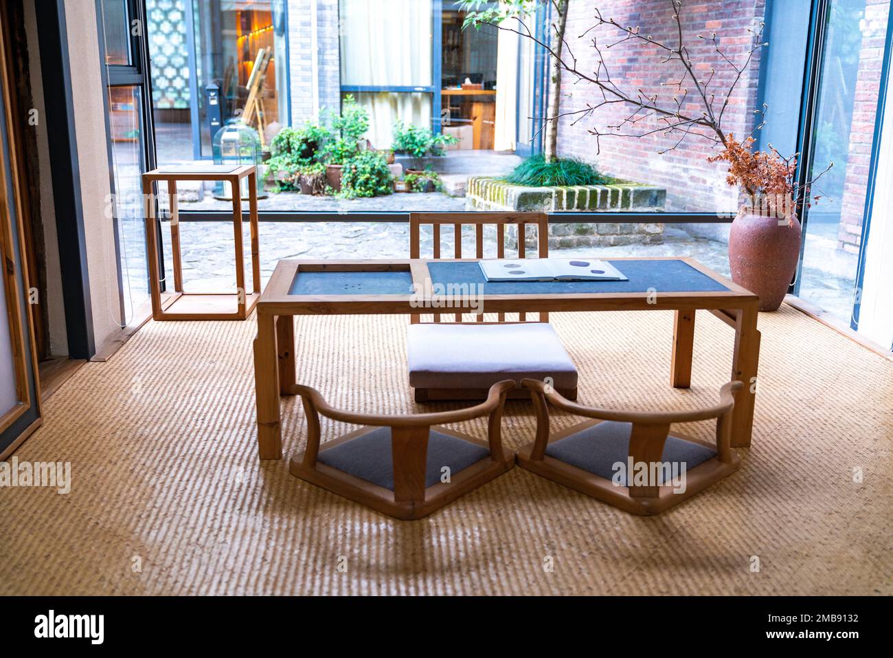 Chinese style tea room Stock Photo - Alamy