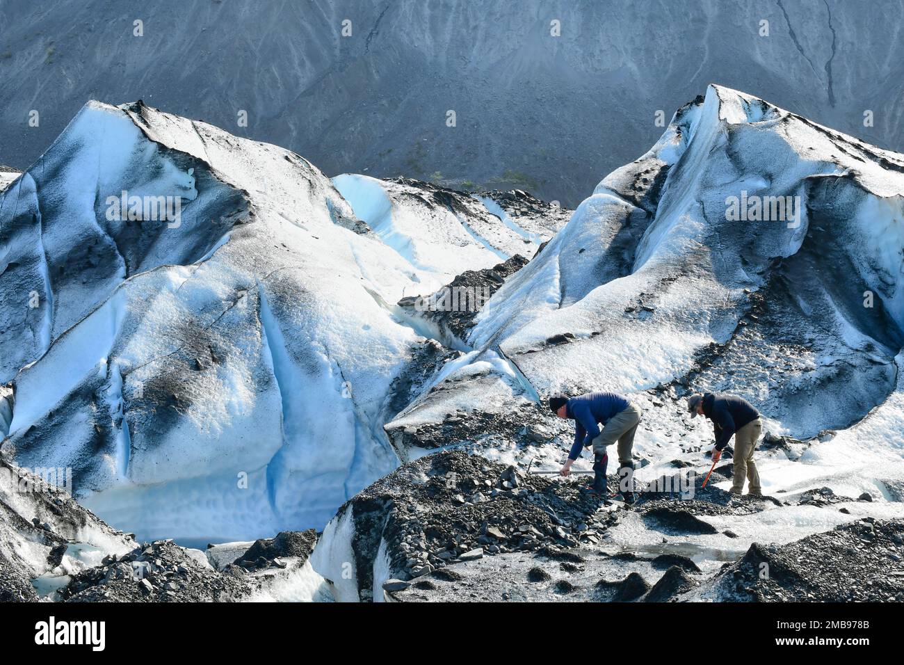 Army Staff Sgts. Ryan Carter and Austin Bean, 2nd Brigade, 11th ...