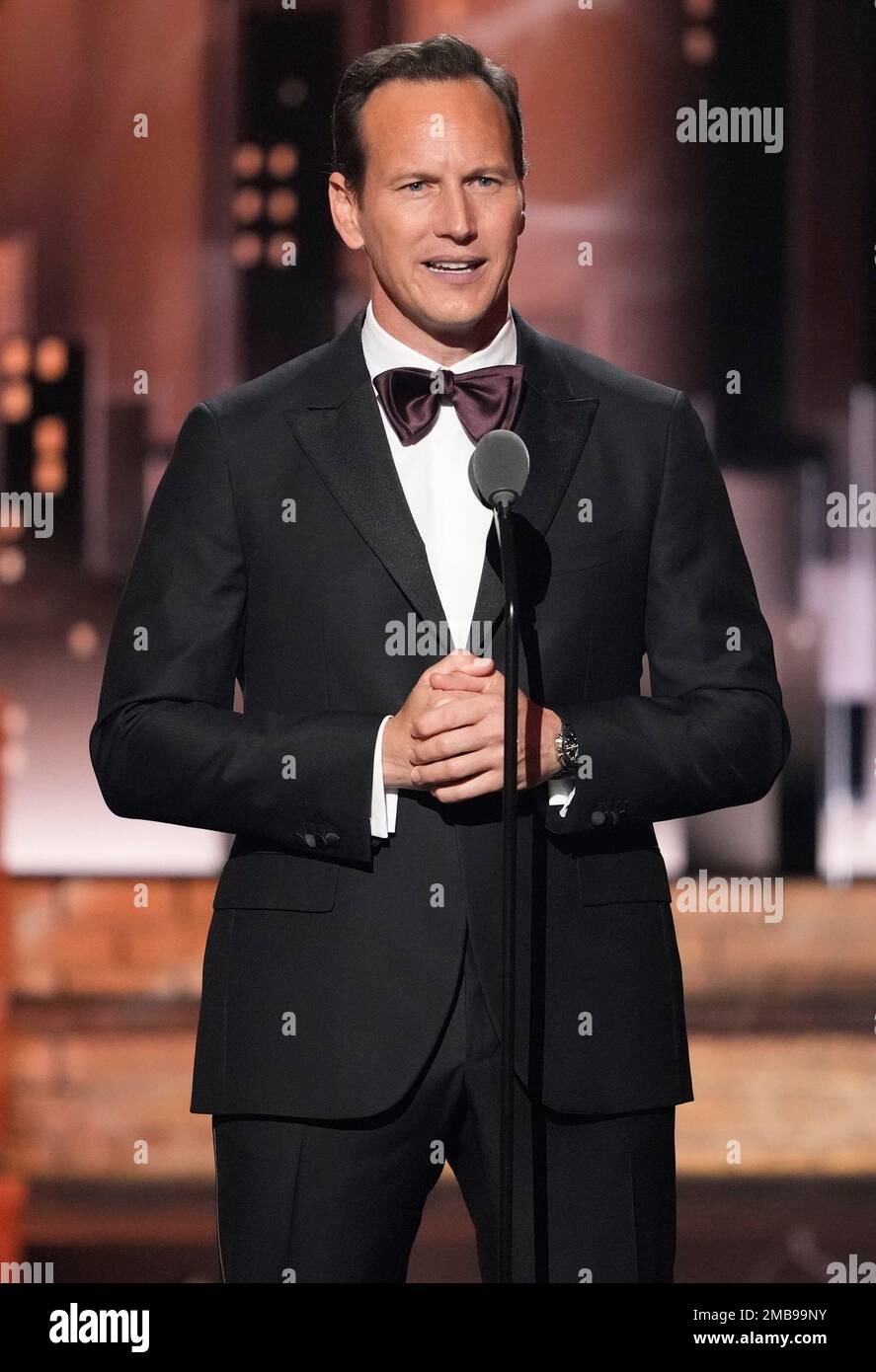 Patrick Wilson introduces a performance by the cast of "The Music Man ...