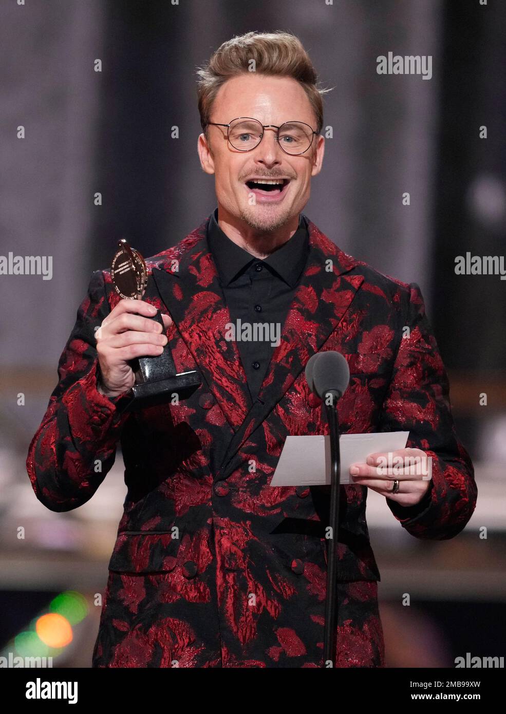 Christopher Wheeldon accepts the award for best choreography for "MJ ...