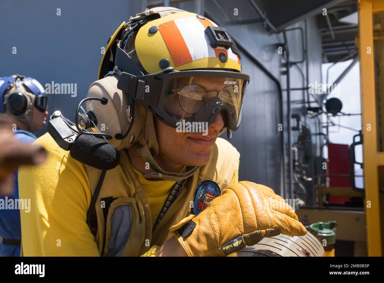 U.S. Navy Aviation Boatswain’s Mate (Handling) 3rd Class Nicolas Fareri ...