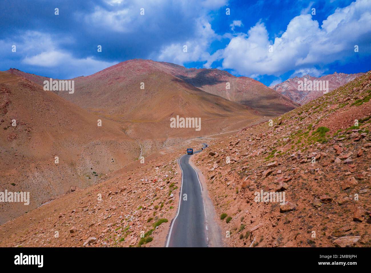 An empty pathway in the desert Stock Photo - Alamy
