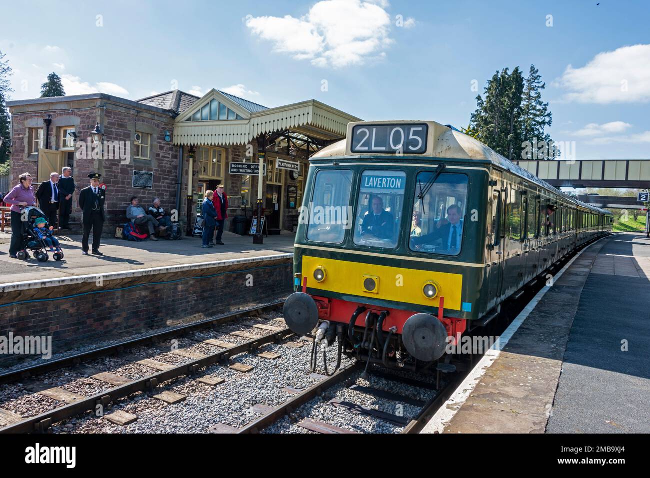 British rail class 117 diesel train hi-res stock photography and images - Alamy