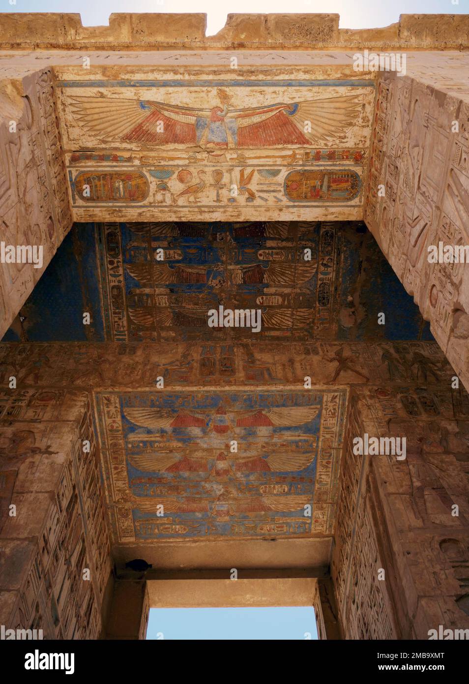 Luxor egypt ancient ceiling hi-res stock photography and images - Alamy