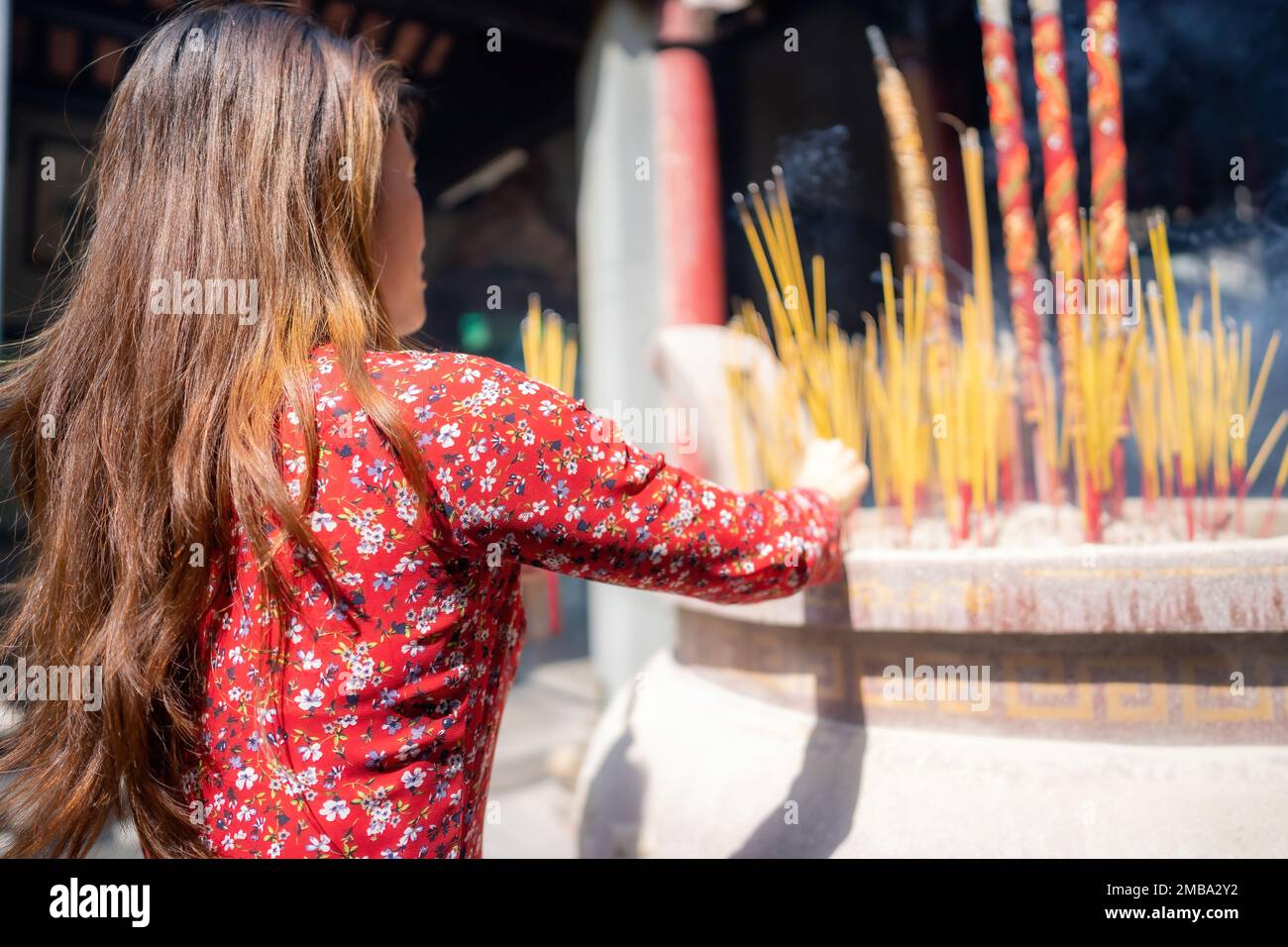 Incense praying pot chinese hi-res stock photography and images - Alamy