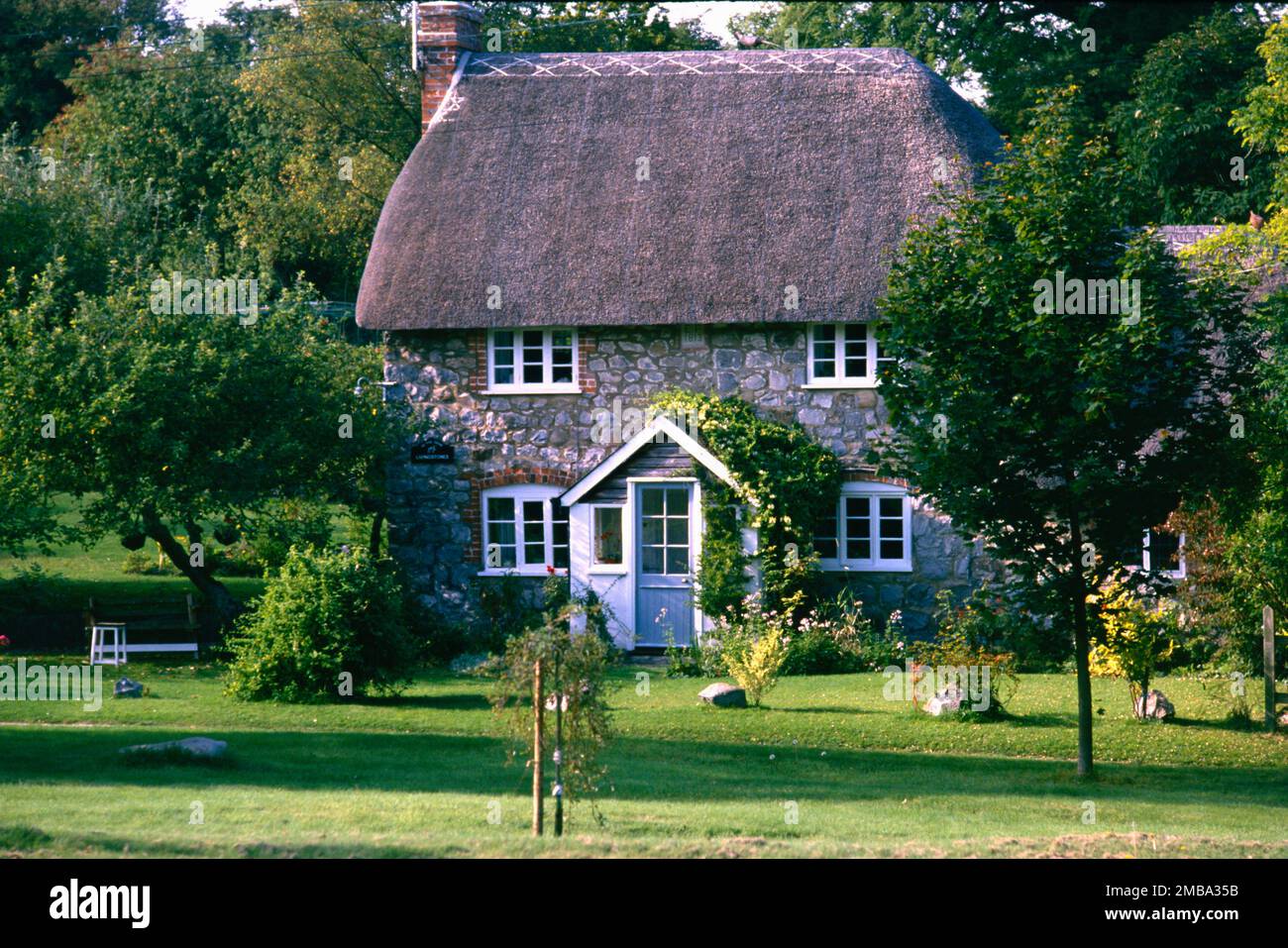 Thatched cottage in Lockeridge, Wiltshire, UK Stock Photo - Alamy
