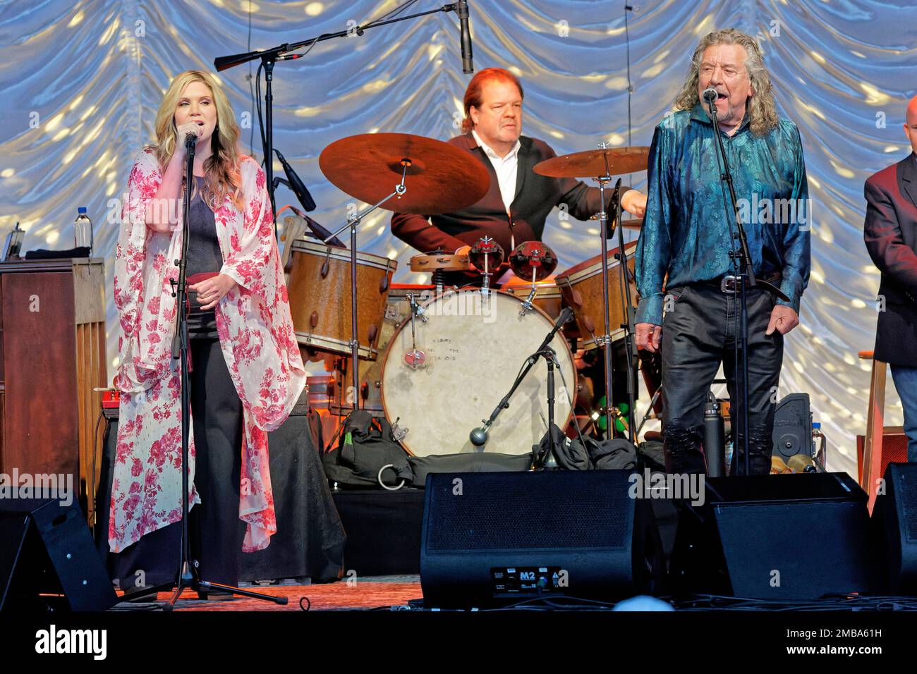 Robert Plant and Alison Krauss perform at Jay Pritzker Pavilion on ...