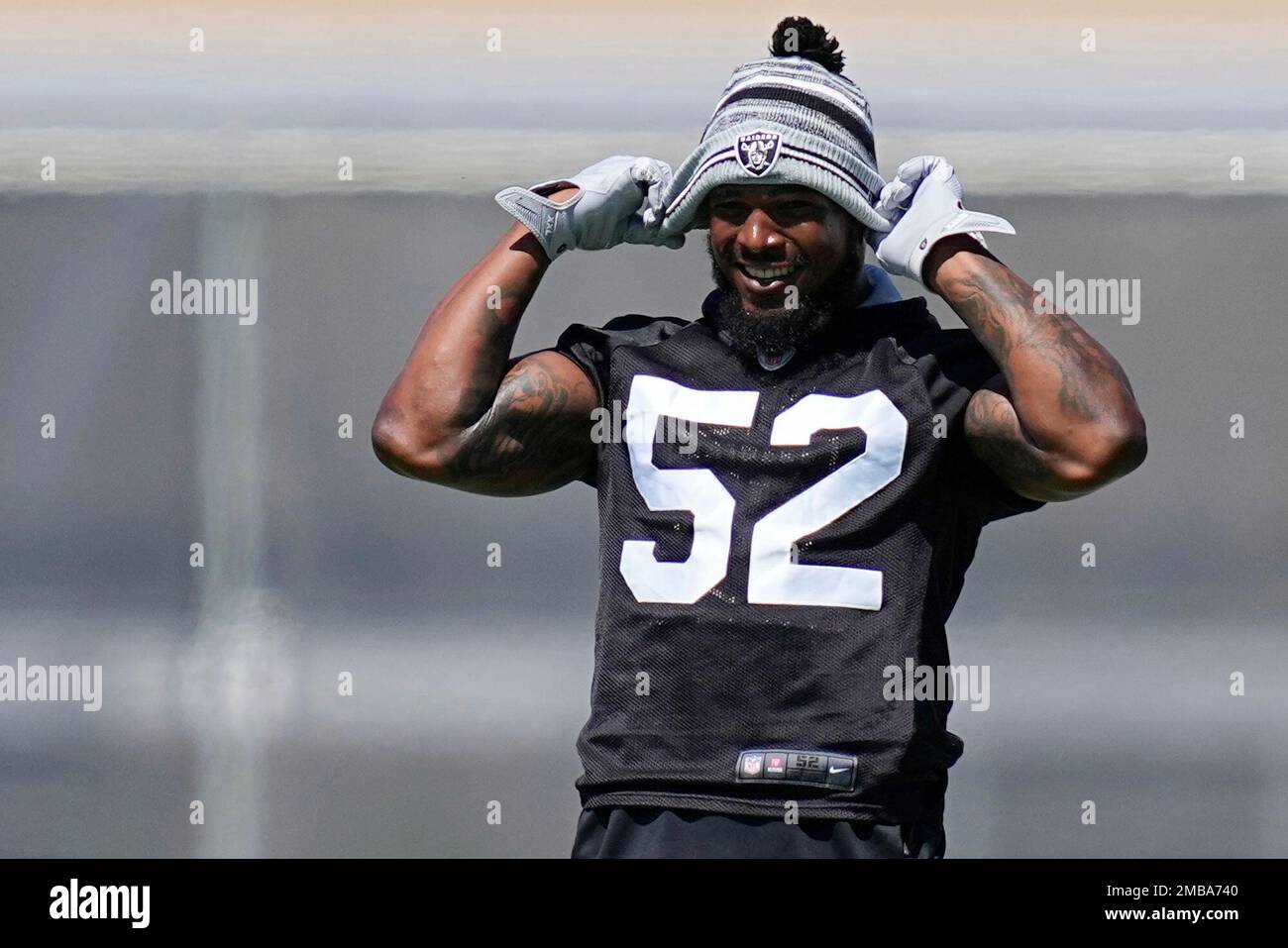 Las Vegas Raiders linebacker Denzel Perryman warms up at the NFL ...