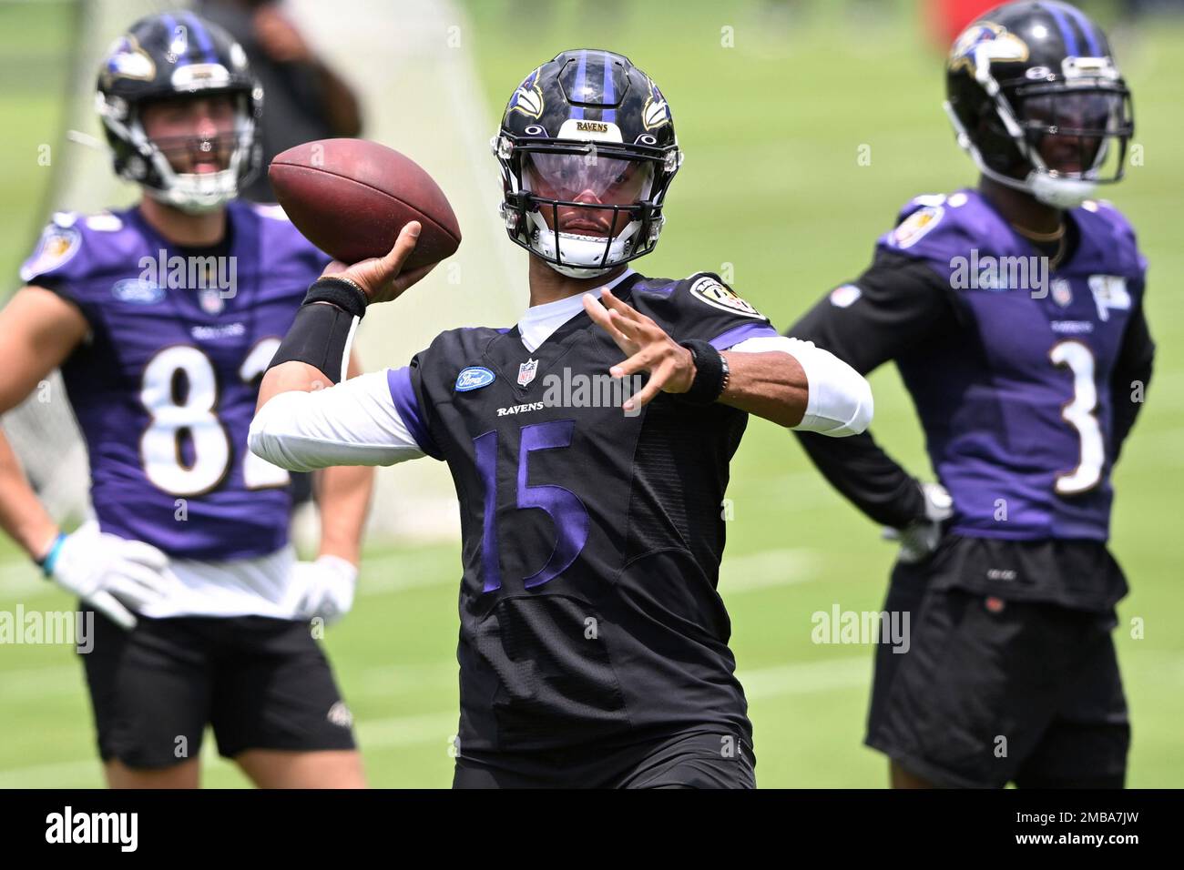 Baltimore Ravens quarterback Brett Hundley takes part in drills at the ...