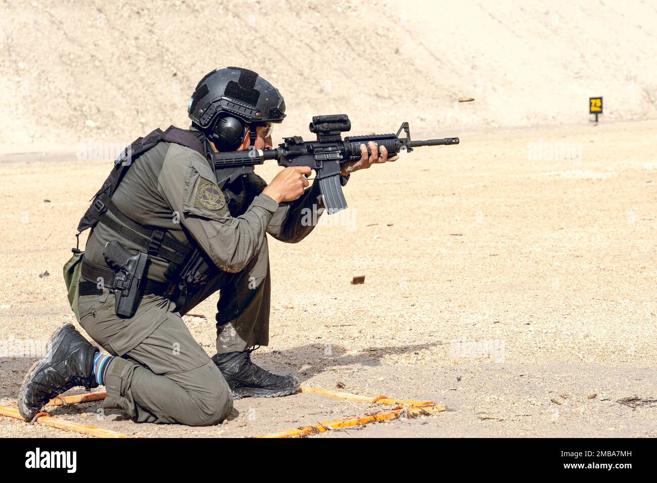 LA VENTA, Honduras – A soldier from the Argentina Army shoots at the ...