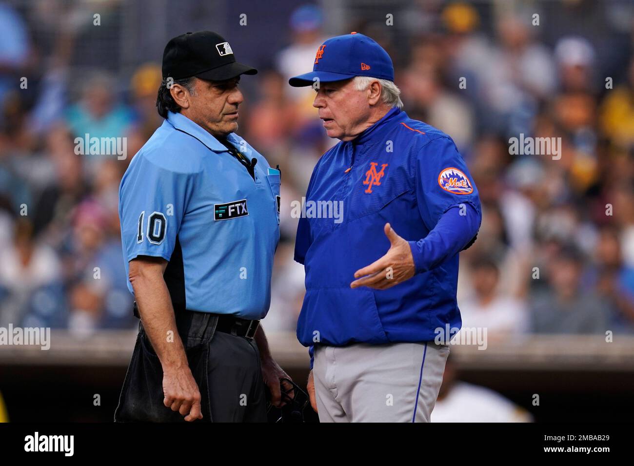 New York Mets manager Buck Showalter, right, talks with home plate ...
