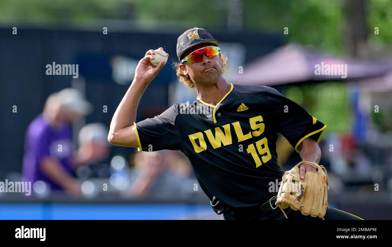 Kennesaw St. infielder Gavin Patel (19) throws against LSU during an ...