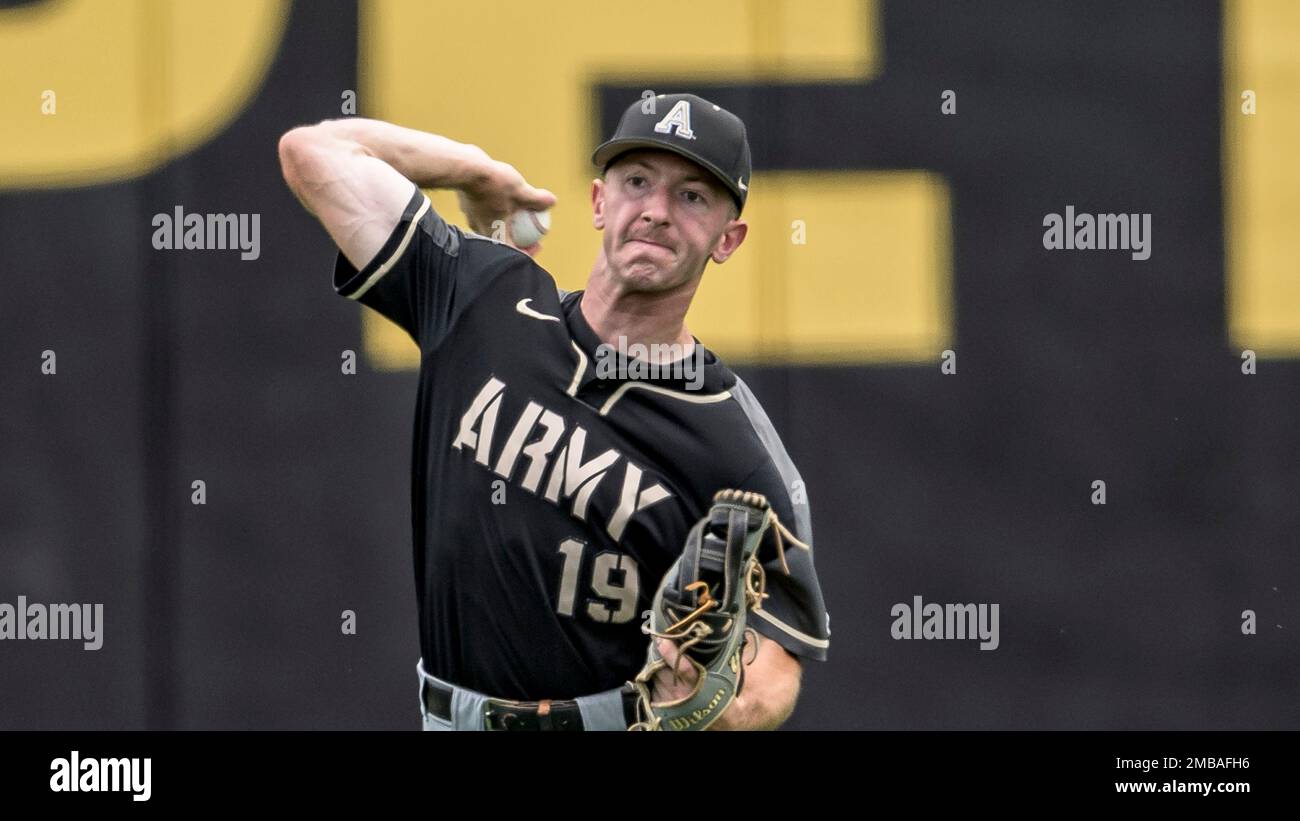 Army infielder Hunter Meade (19) throws against Southern Miss. during ...