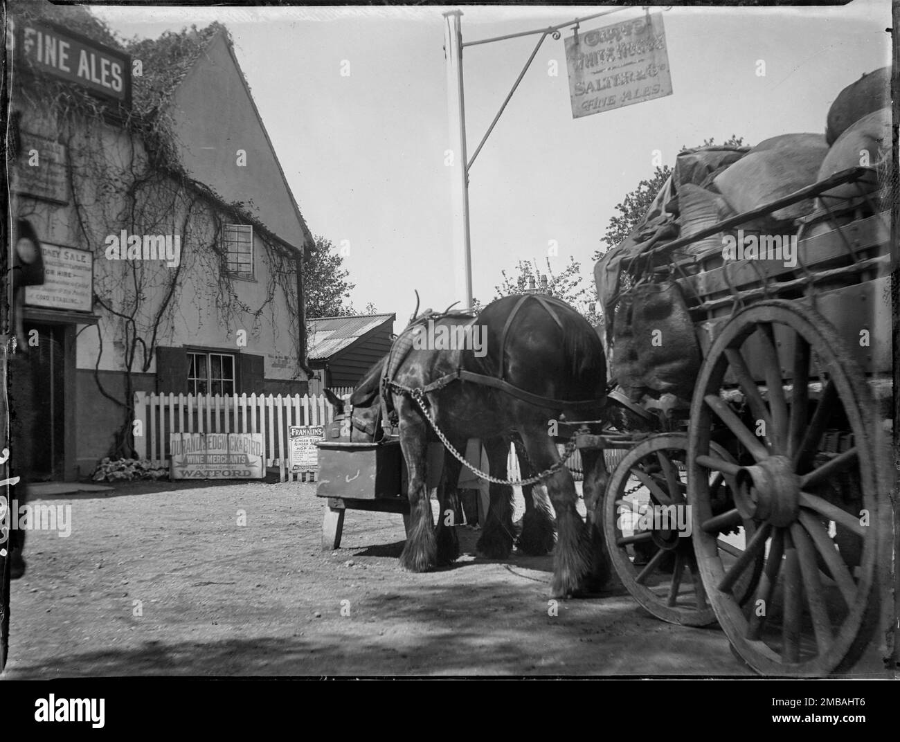 Horse trough pub hi-res stock photography and images - Alamy