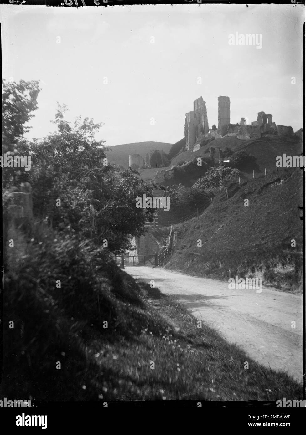 Corfe Castle, Corfe Castle, Purbeck, Dorset, 1927. A view of the ruins ...