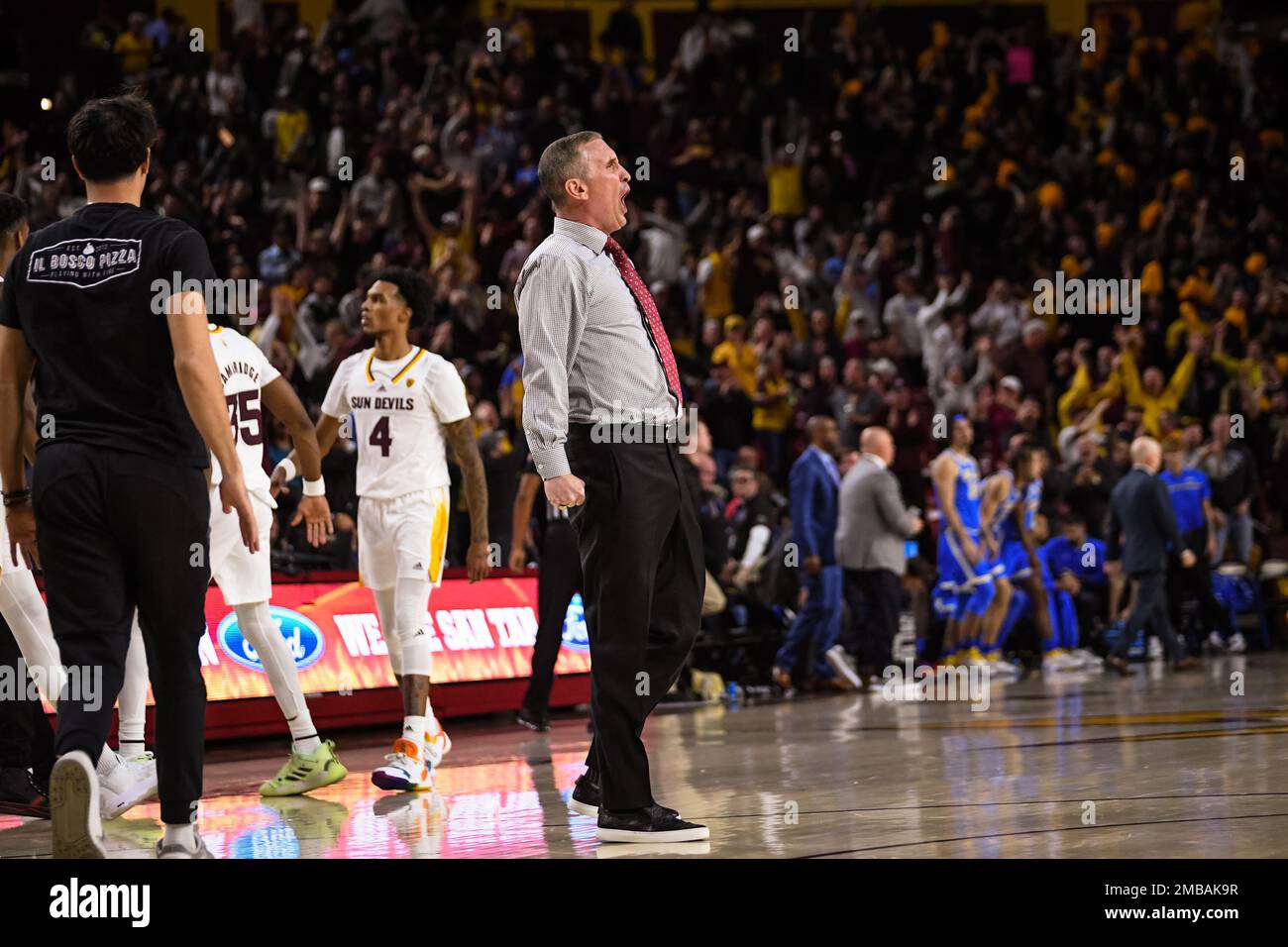 Arizona State head coach Bobby Hurley celebrates after a buzzer beater ...