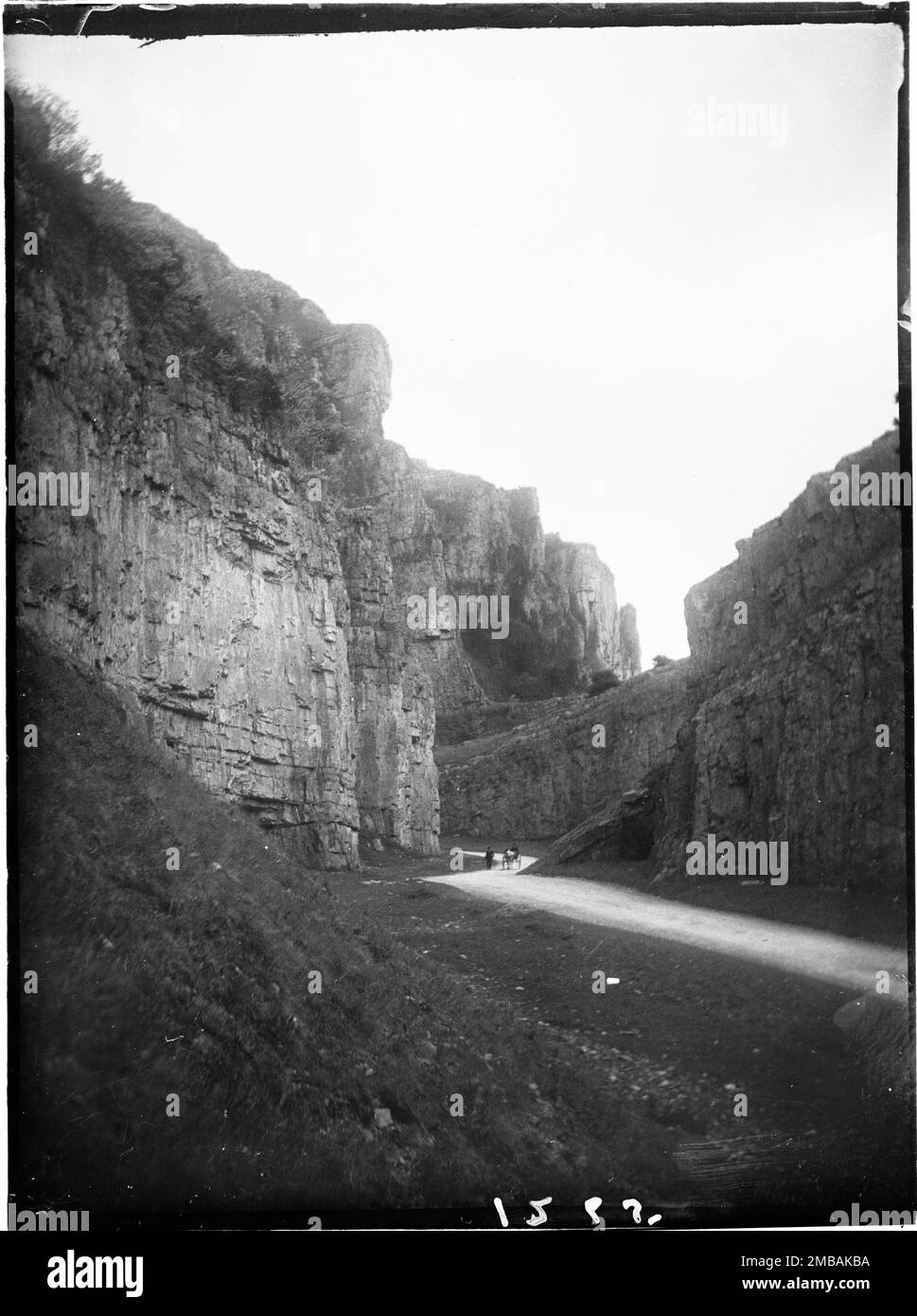 Climbing limestone rock of cheddar gorge Black and White Stock Photos ...