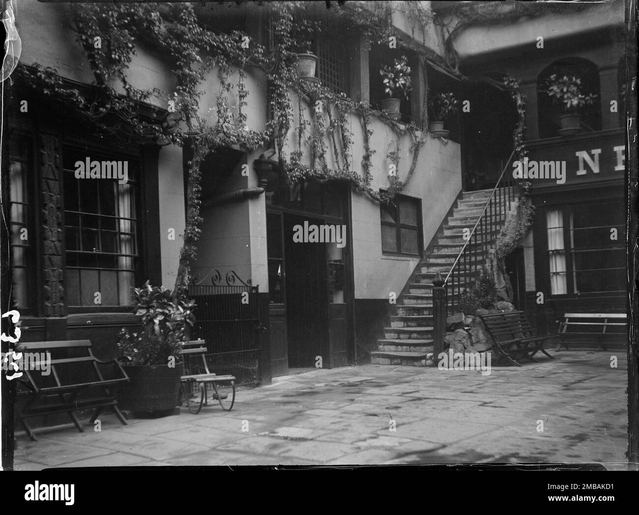New Inn, 16-20 Northgate Street, Gloucester, Gloucestershire, 1930. The ...
