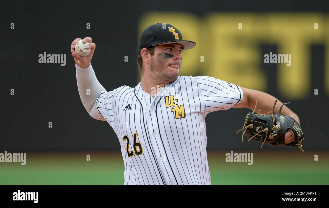 Southern Miss. infielder Danny Lynch (26) throws against Army during an ...
