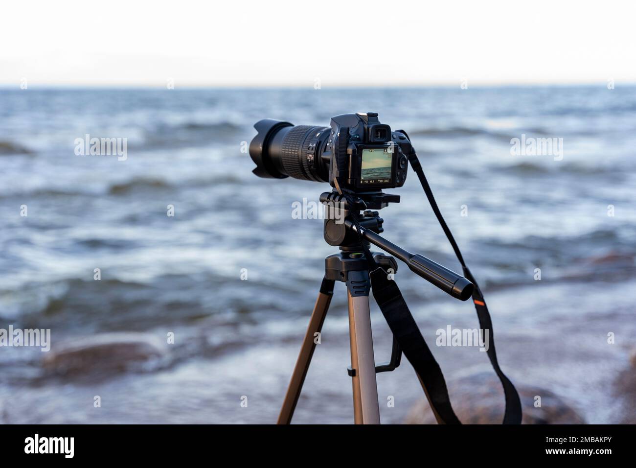 Tripod mounted hi-res stock photography and images - Alamy