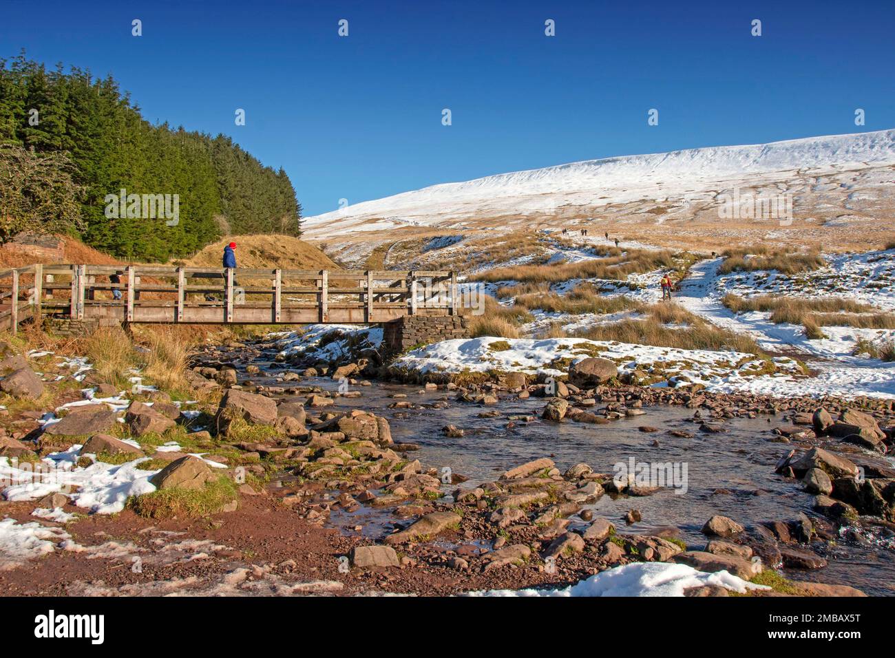 Brecon, UK. 20th Jan, 2023. People make their way across the wooden ...