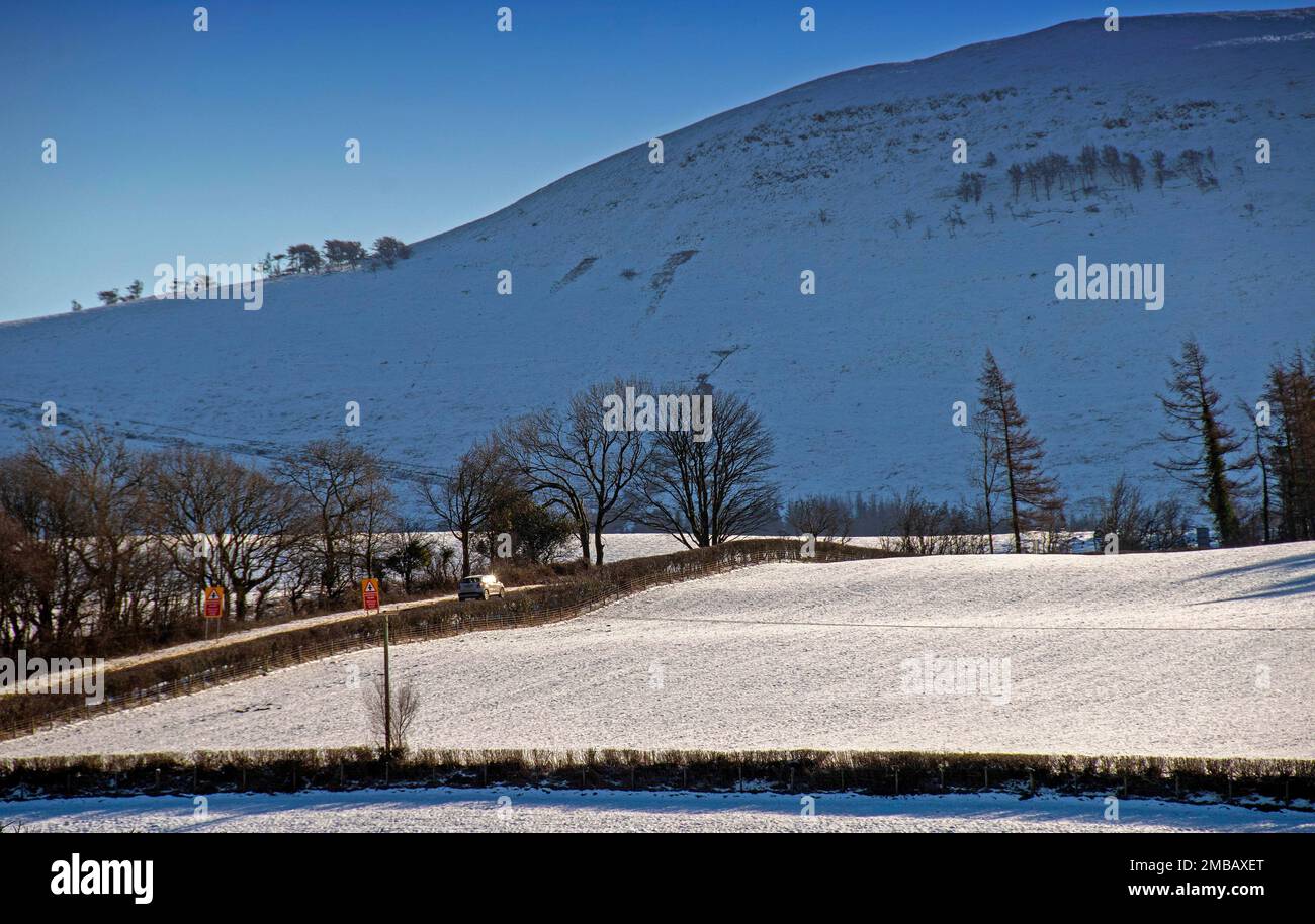 Brecon, UK. 20th Jan, 2023. Cars driving on the road near Libanus on a ...