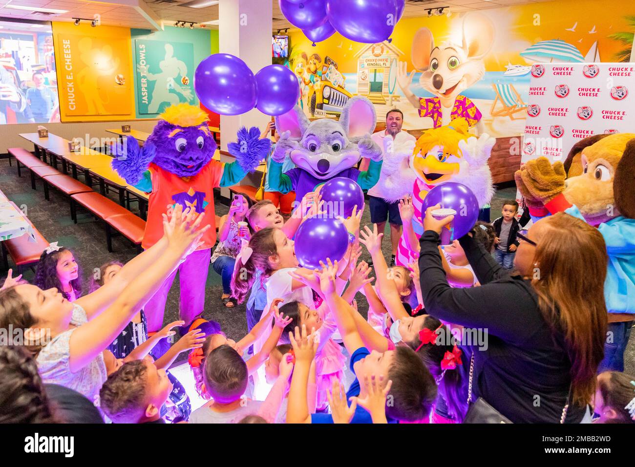 IMAGE DISTRIBUTED FOR CEC ENTERTAINMENT -Chuck E. and his friends ...