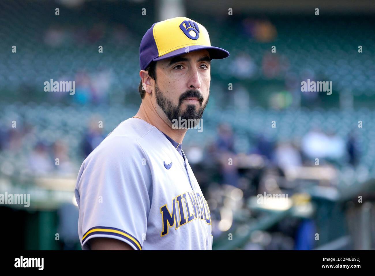 Milwaukee Brewers starting pitcher Jason Alexander looks around Wrigley ...
