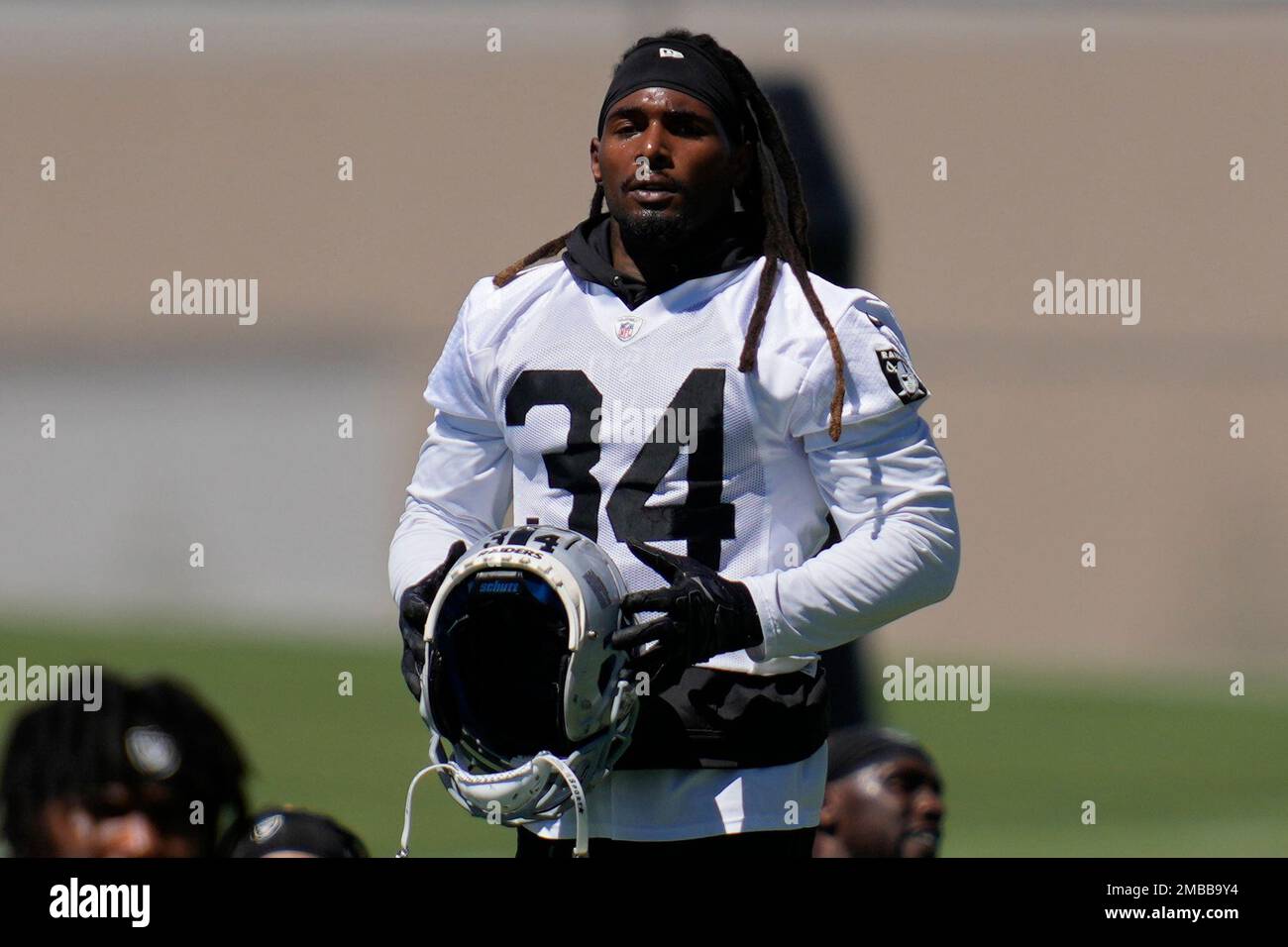 Las Vegas Raiders running back Brandon Bolden warms up during practice ...