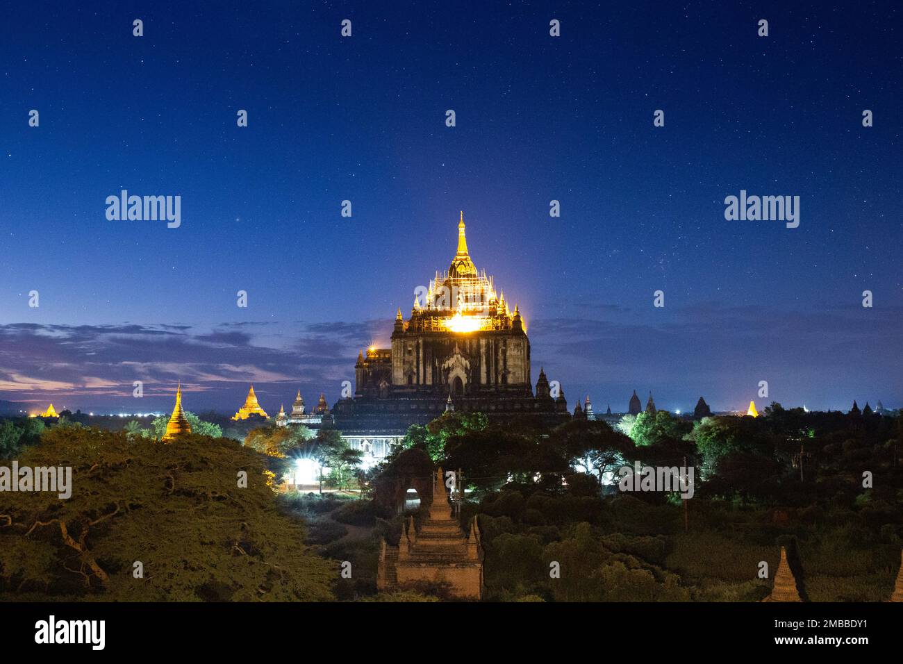 Old bagan starry night hi-res stock photography and images - Alamy