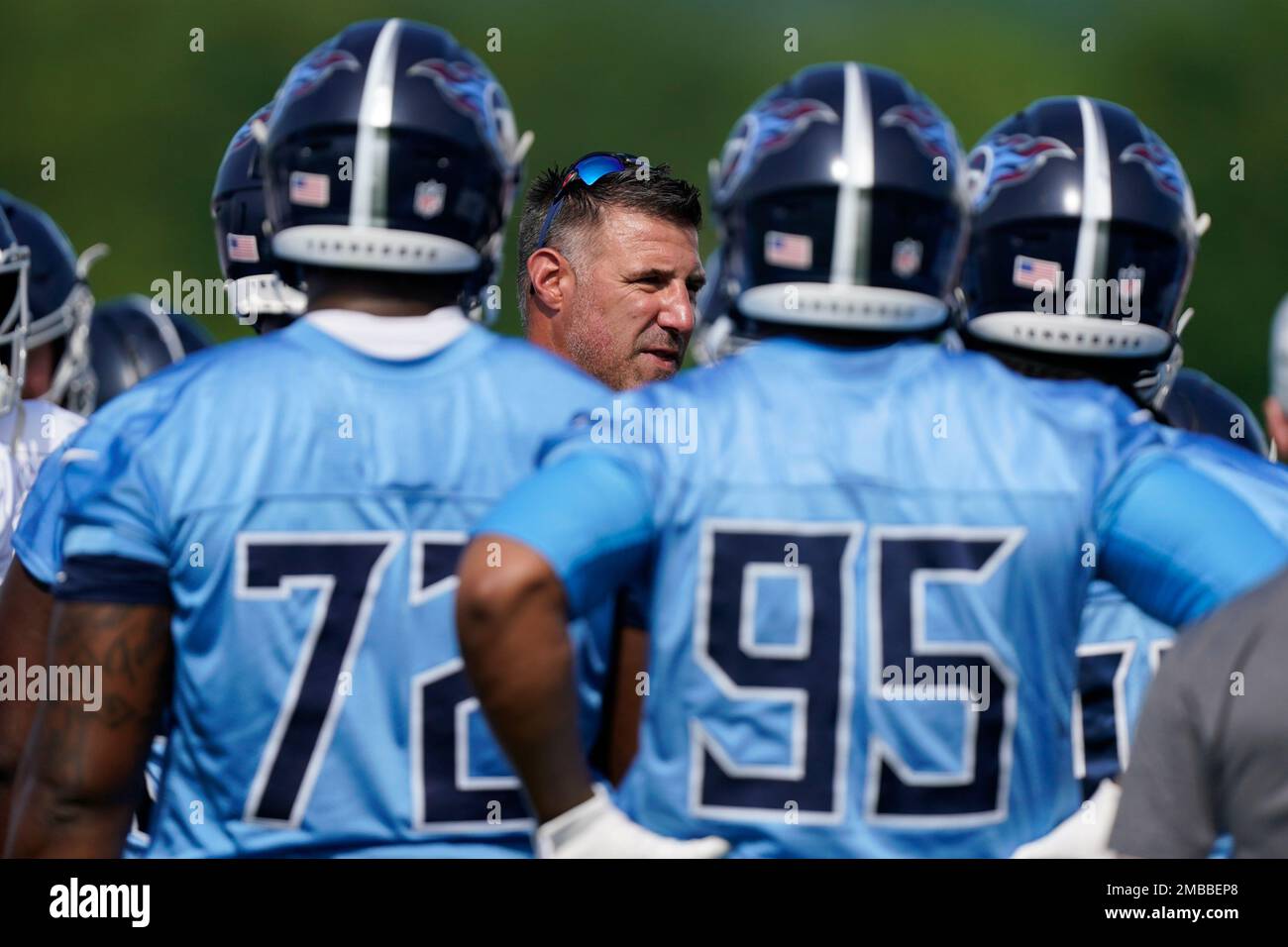 Tennessee Titans head coach Mike Vrabel talks with players at the NFL ...