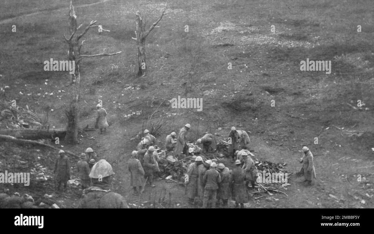 'Notre Infanterie a Verdun; Apres le combat : nos soldats, maitres du terrain, rassemblent le ...