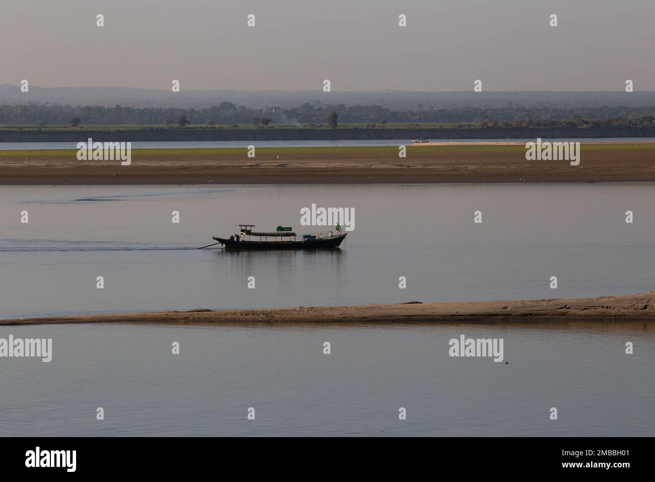 Myanmar rivers hi-res stock photography and images - Alamy