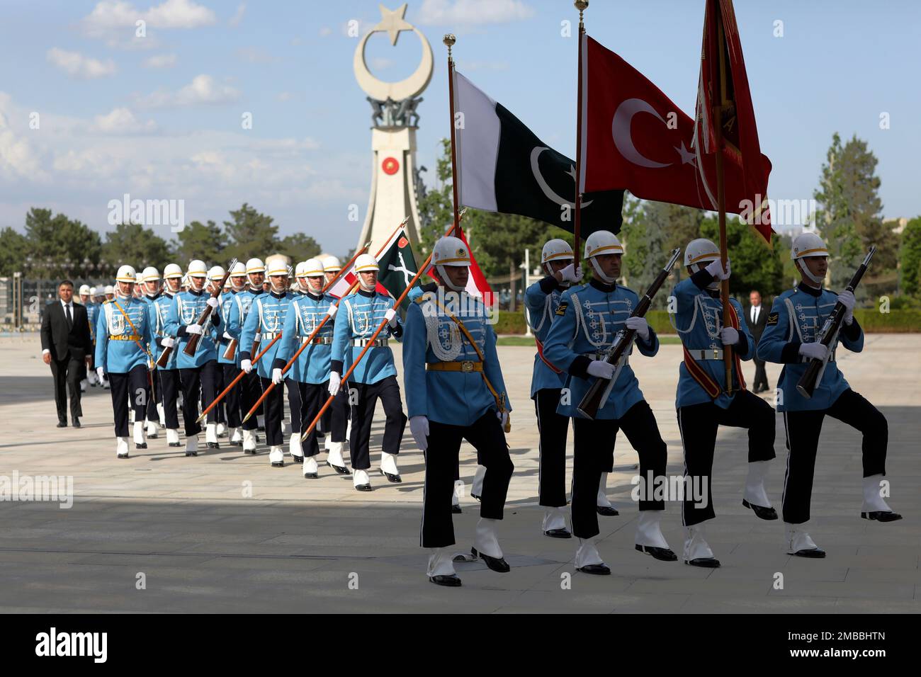 Turkish military honour guard hold Pakistan and Turkish flags after a ...