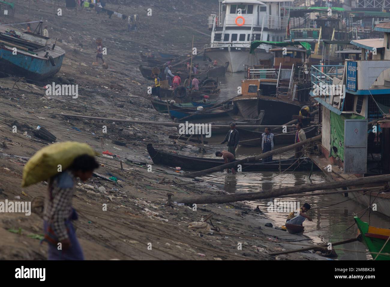 myanmar irrawaddy river Stock Photo - Alamy