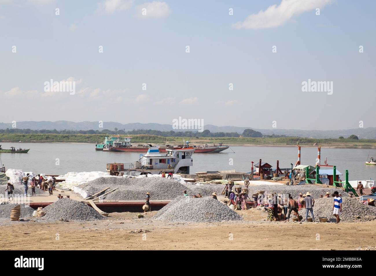 Myanmar labor hi-res stock photography and images - Alamy