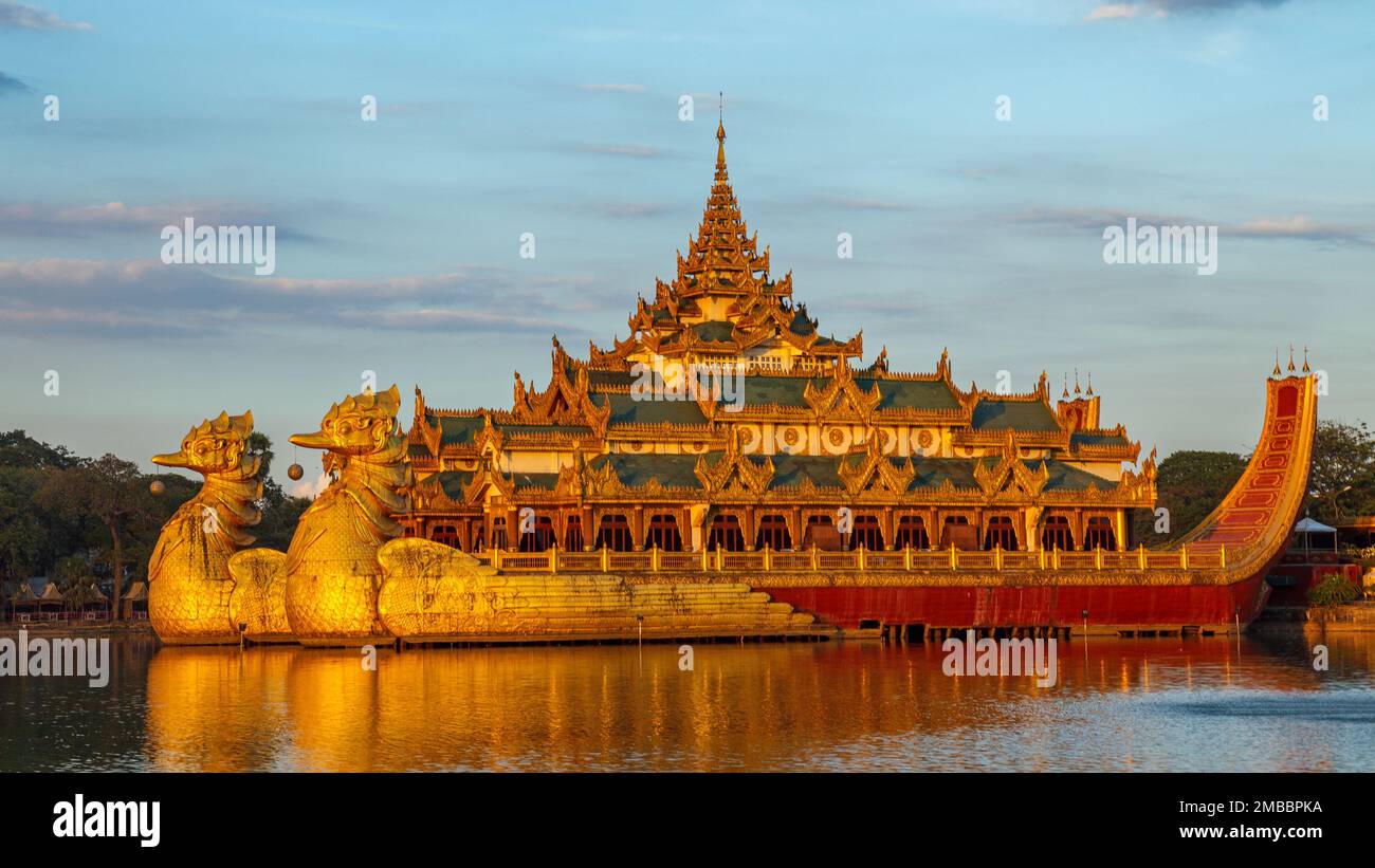 Burmese royal barge hi-res stock photography and images - Alamy
