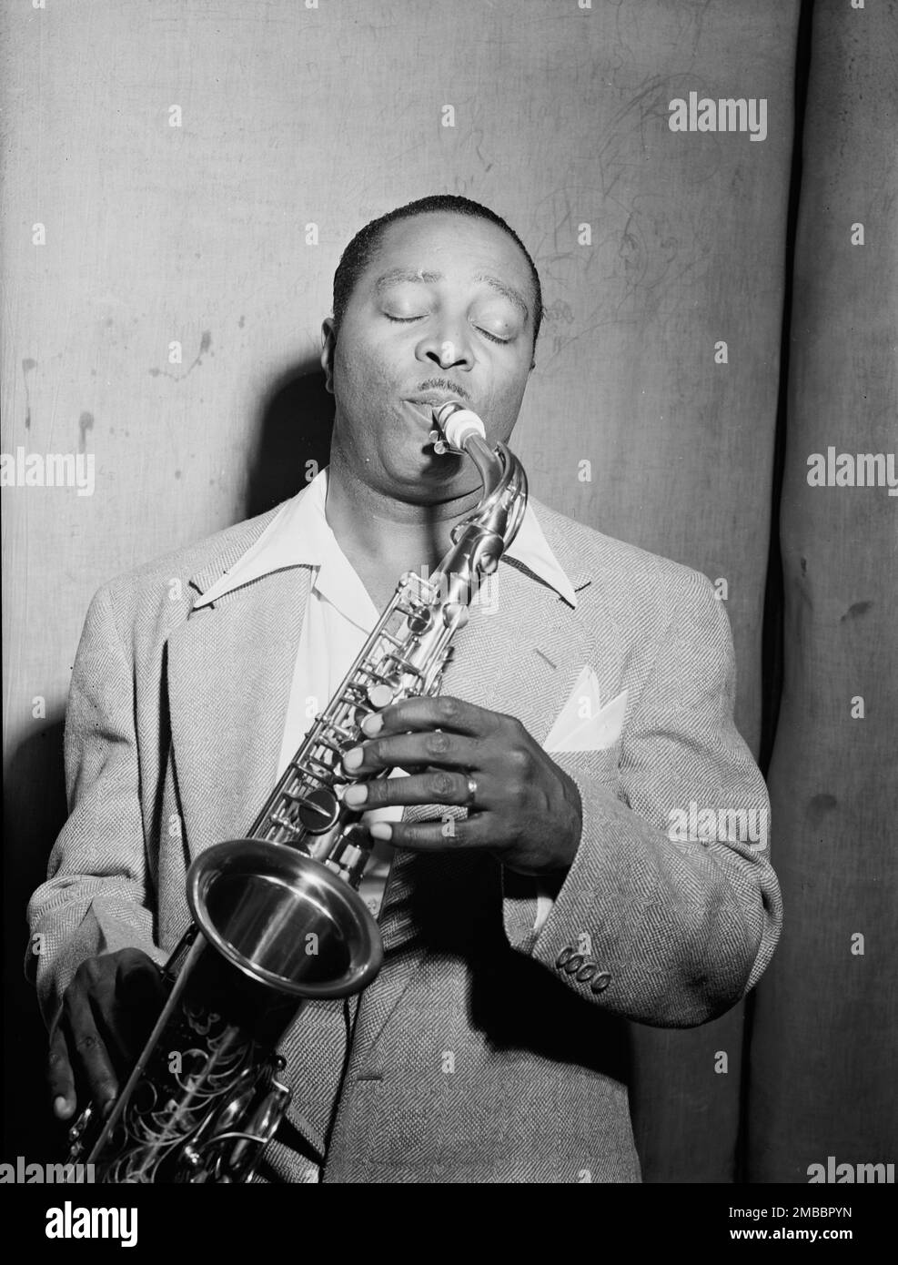 Paramount player hi-res stock photography and images - Alamy