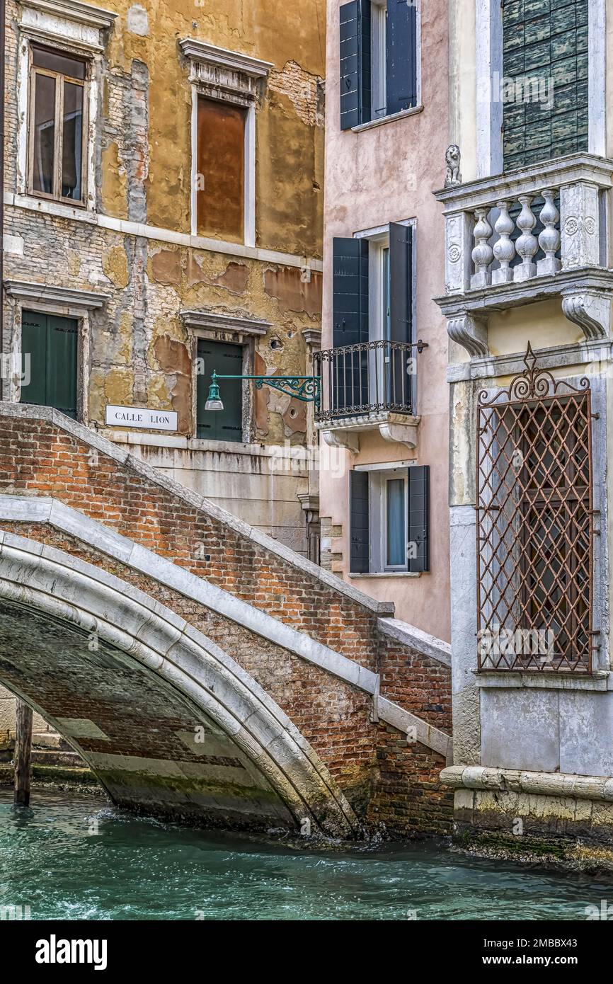 streetscape, Calle Lion, Venice Italy Stock Photo - Alamy