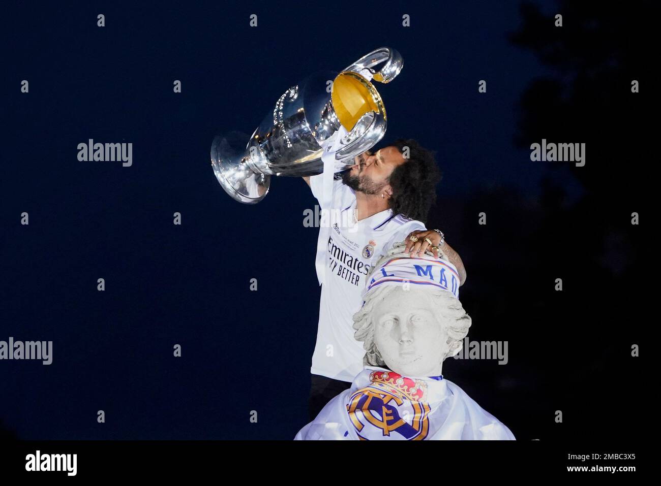 Real Madrid player Marcelo kisses the trophy at the Cibeles square ...