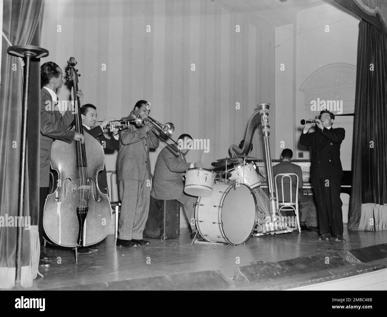 Portrait of Tommy Potter, Max Kaminsky, Benny Morton, Zutty Singleton ...