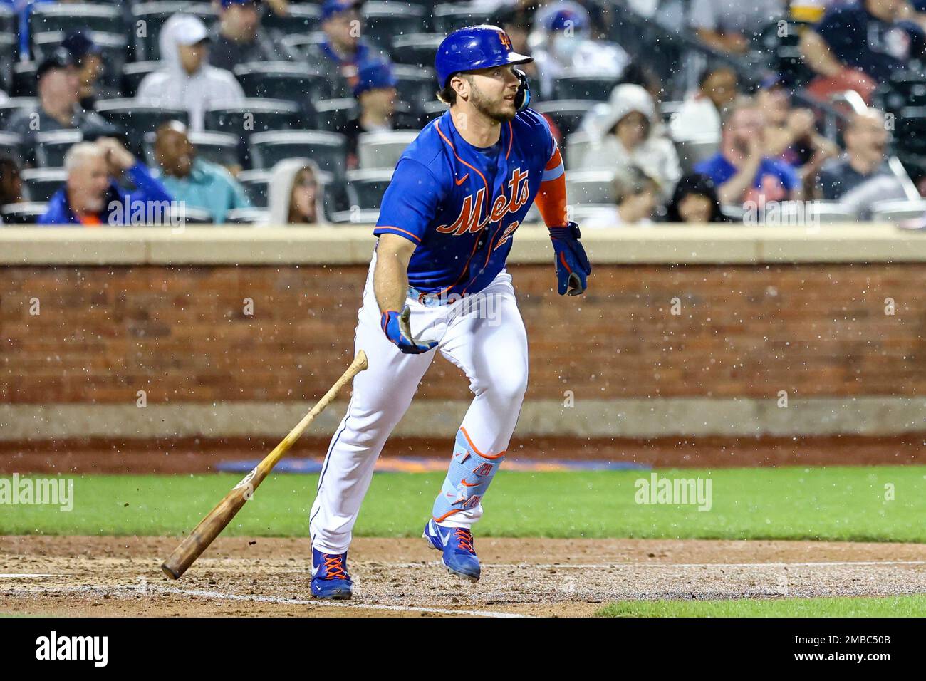 New York Mets designated hitter Pete Alonso hits a single against the Philadelphia Phillies ...