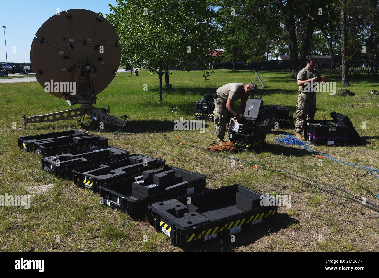 Airmen assigned to the 123rd Air Control Squadron disassemble a ...
