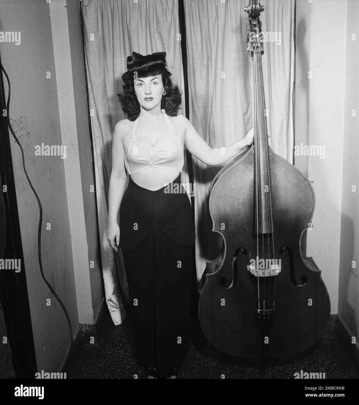 Portrait of Vivien Garry, New York, N.Y., Dixon's, ca. May 1947 Stock Photo - Alamy