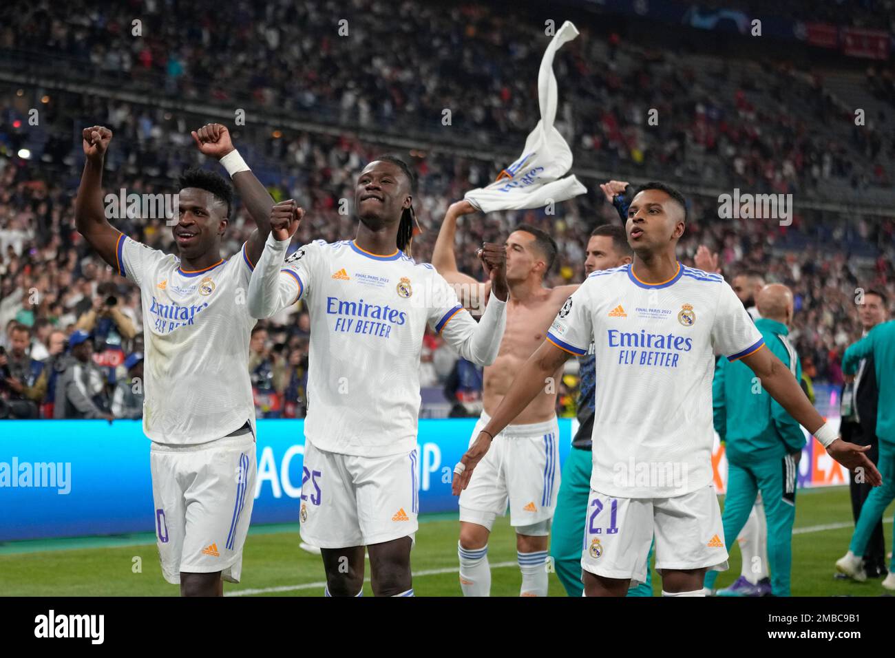 Real Madrid's Rodrygo, right, Real Madrid's Vinicius Junior, left, and Real Madrid's Eduardo ...